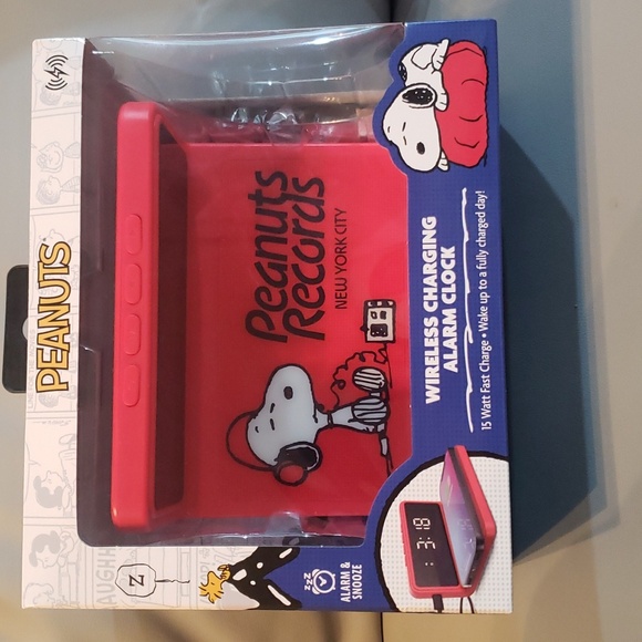 Peanuts | Other | Peanuts Records Snoopy Wireless Charging Alarm Clock ...